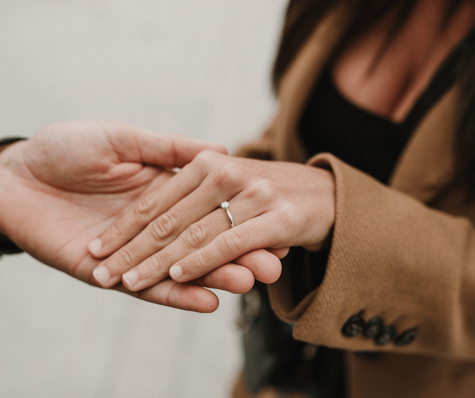 How to Win a Girl's Heart: 5 Simple Ways to Win her Heart - Greetingsit